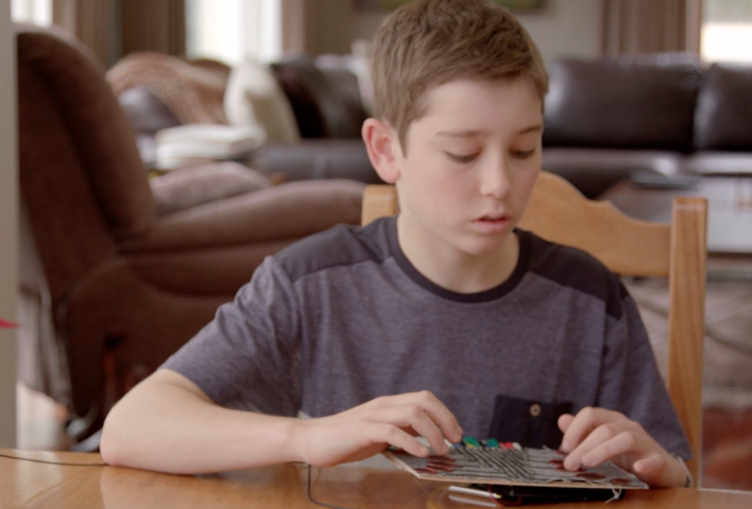 Pocket-sized piano inventor wins student engineering prize