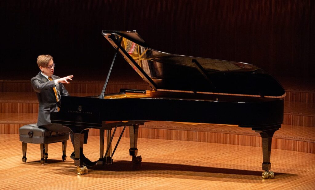Víkingur Ólafsson performs Bach's Goldberg Variations (Sydney Symphony ...