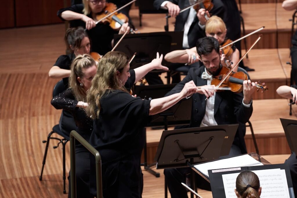 Simone Young conducts Elgar & Vaughan Williams (Sydney Symphony Orchestra)